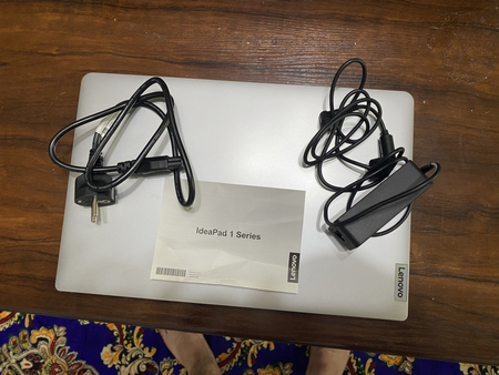 Notbook yangi sotiladi srochni 300$