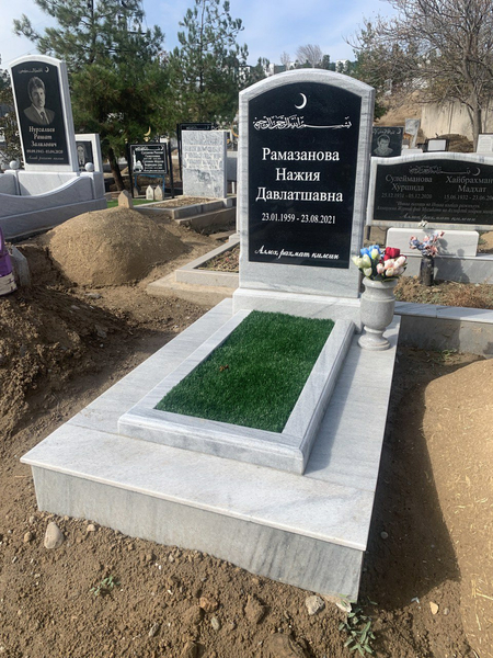 Памятники надгробные