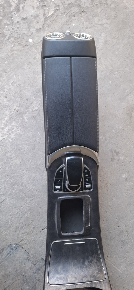 Продам бар от мерседеса w205 то что на фото.бар сотилади расмда бори