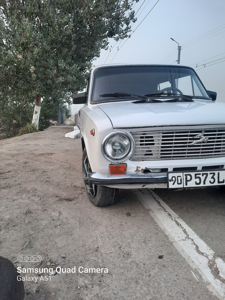 Vaz 2101 sotladi