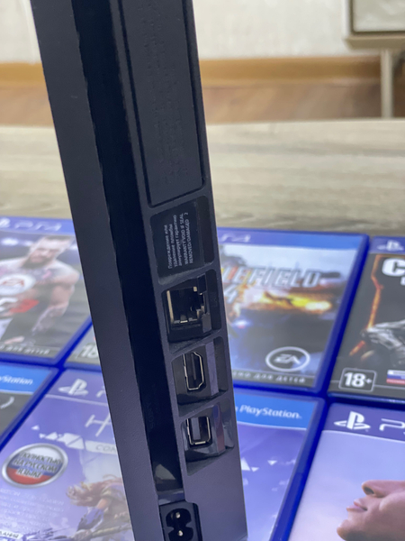 PlayStation 4slim 1TB