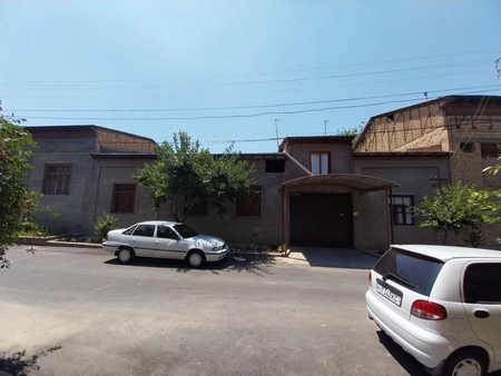 Hovli sotiladi 410000