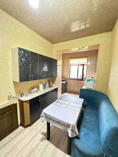 ул.Ш.Руставели Школа№ 160 3-комнатная 3/3 70 м² ремонт выс.пот