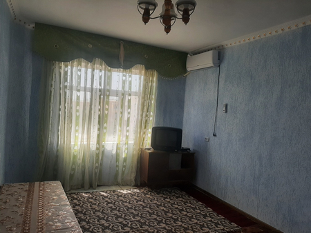 Ijaraga qo'yiladi zarinkani oldida yo'lni usti sentrjoy