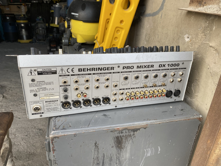 * Микшерный Dj пульт BEHRINGER DX 1000 PRO MIXER