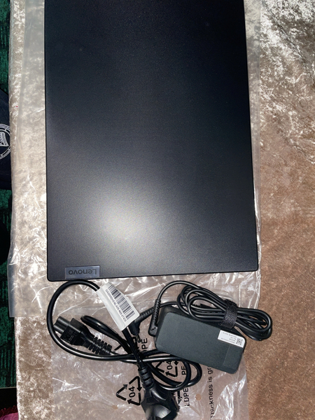 Noutbook Lenovo yangi