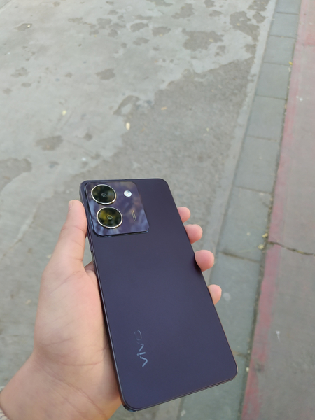 Vivo Y27s purple