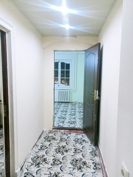 Коракамишда кв сотилади срочно 2 хона 4 этажа 4 чи этажи 43500$
