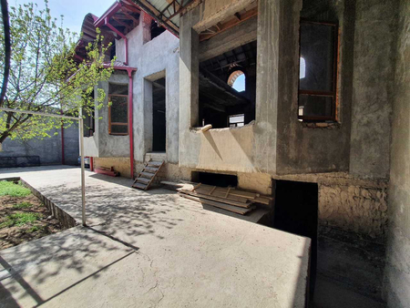 Срочно Продается дом 3 сот в черновой отделке. Корейский кол-дж KOICA