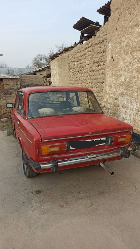 Vaz 2106 yurib turibdi