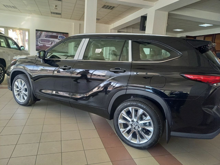 Toyota Highlander limited Hybrid 2023 год