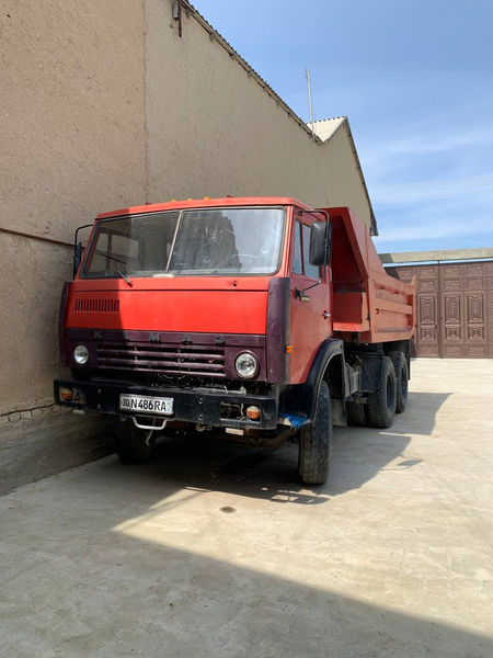 Kamaz 1987 rangi qizil
