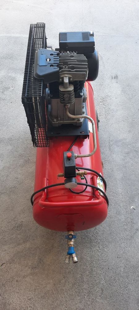 Kompressor sotiladi.