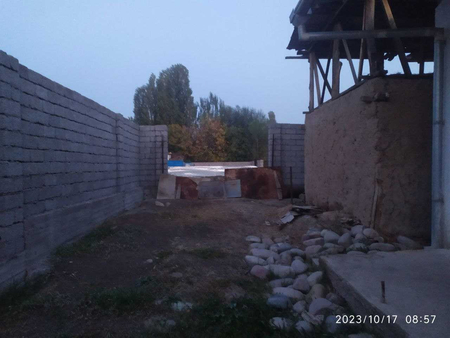 Yangibozor  Uy sotiladi 2.5 sotix