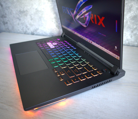 ASUS ROG Strix G513QM/Ryzen 9 5900HX/32GB/1TB SSD/GeForce RTX 3060 6GB