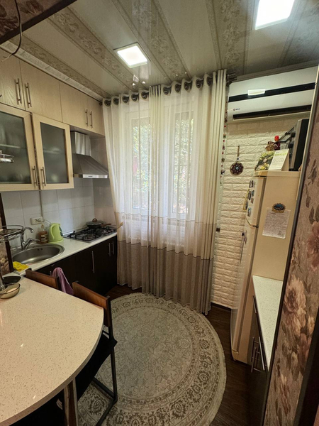 Чиланзар3 2в3/2/4 панель. Есть балкон. В пешей доступности от метро.