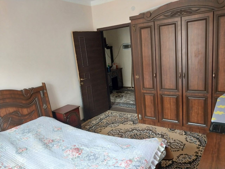 Bekobod shahar 14 daha 86 uy 27 uy. Ijaraga uy beriladi. 7 qavatli uy