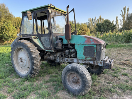 TTZ traktor sotiladi