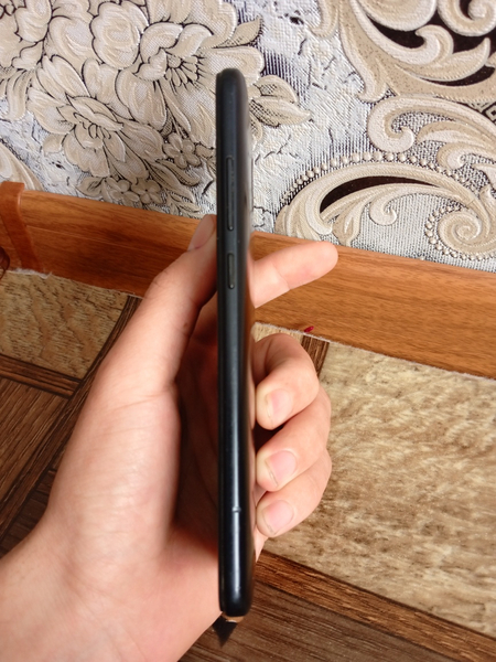 Redmi 8A 32 GB xotira aybi rasmda bonusga airpods qoʻshib beraman