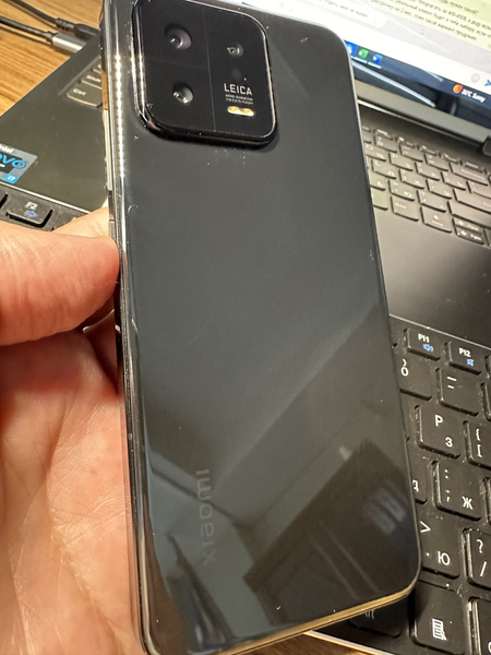 Xiaomi 13 в идеальном состоянии и полном комплекте