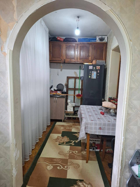 Продаётся двухкомнатная на Саламатина