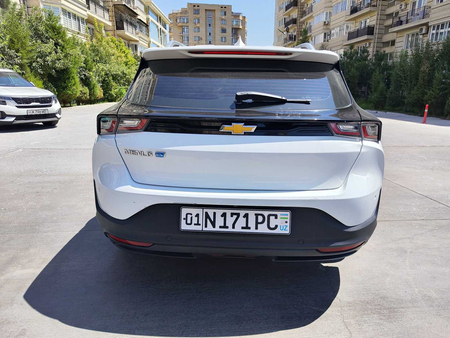 Chevrolet Menlo электромобиль белый 2021