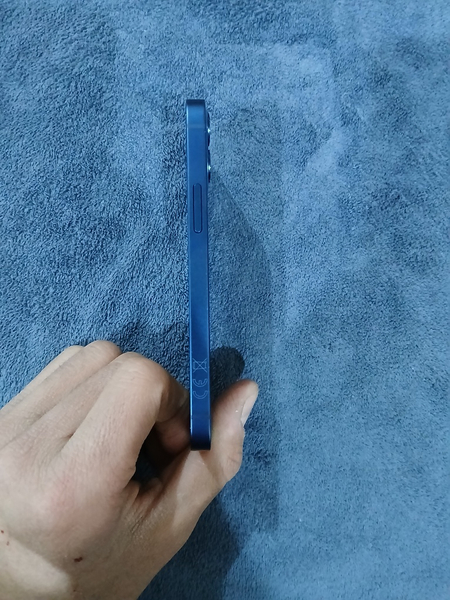 Прадаётся iphone 12 mini