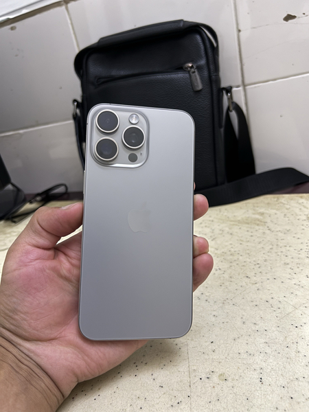 Iphone 15 pro max 100%