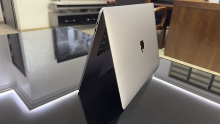 MacBook Pro 15 inch Spacegray Touch bar 16-1TB