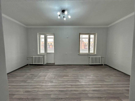 2/4/4 Рисовый базар. Ул. Олтинкуль. 50м2. 2 балкона. Кирпич. Без рем.