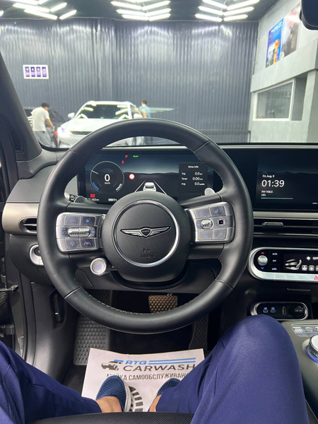 Продается Genesis GV60
