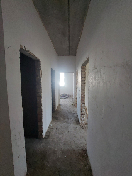 Продаётся Янгихаёт 1ком 2этаж 3этажного дома