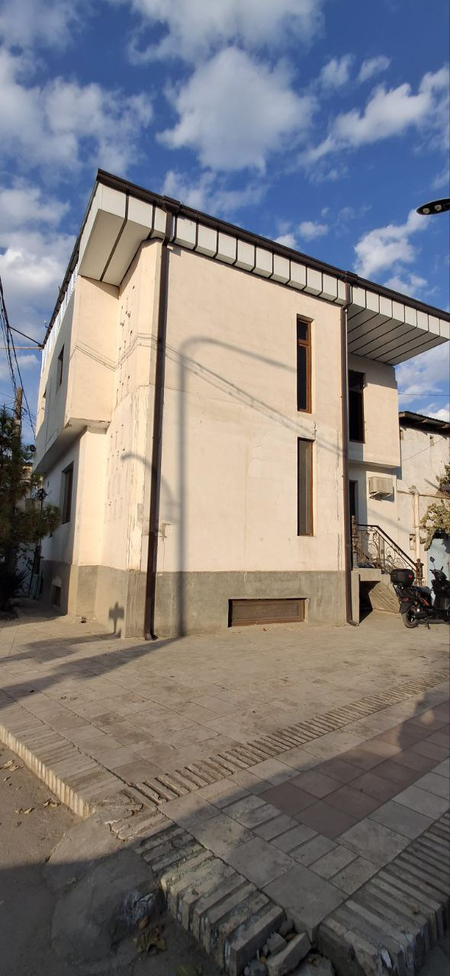Mehmonxona sotiladi