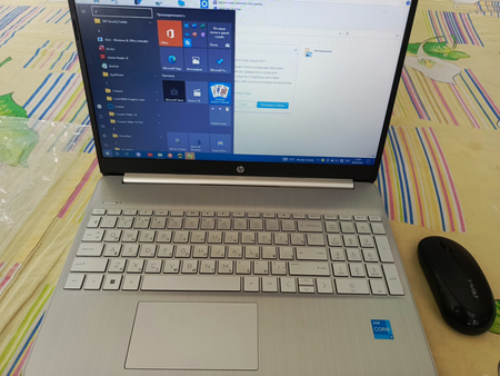 HP ноутбук продаётся почти новый