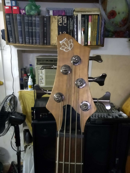 Бас гитара Ibanez BTB675-NTF