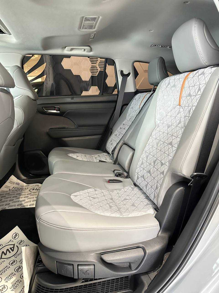 Highlander Hybrid Nardo grey 2023