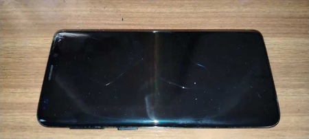 Samsung Galaxy S9 (есть трещины)
