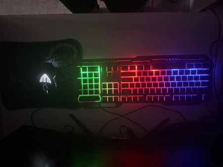 Игровая Клавиатура и Мышь A4Tech KR-85550 в отличном состоянии.