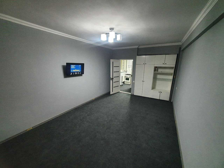 Юнусабад 2 квартал. Продается квартира 1/4/4