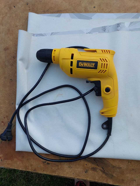 новый Дрель-шуруповерт DeWALT DCF 850 w