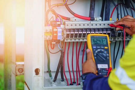Elektrik hizmati . Услуги электрика