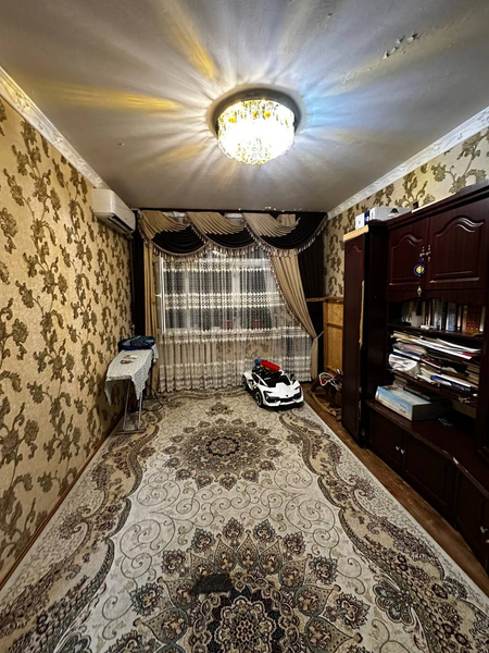 Феруза продаётся квартира 4/2/4