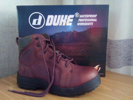 Продаются фирменные ботинки Duke