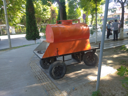 Suv idishlar sotiladi