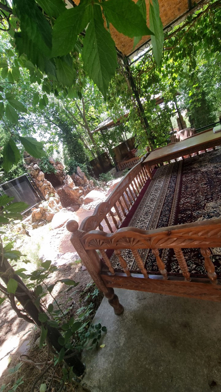 Oqtosh dacha (quyoshga yaqinda joylashgan)