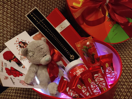 Самый необычный,вкусный,яркий и приятный подарок для девушек Love is