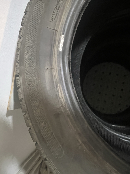 Продаю свои зимнее шины на малибу 2 Austone