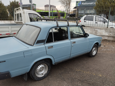 Vaz 2107 sotiladi 1996 yilda ishlab chiqarilgan