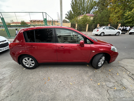 Nissan Tiida 2008