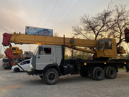 Kamaz avtokran 25 tonnaliy